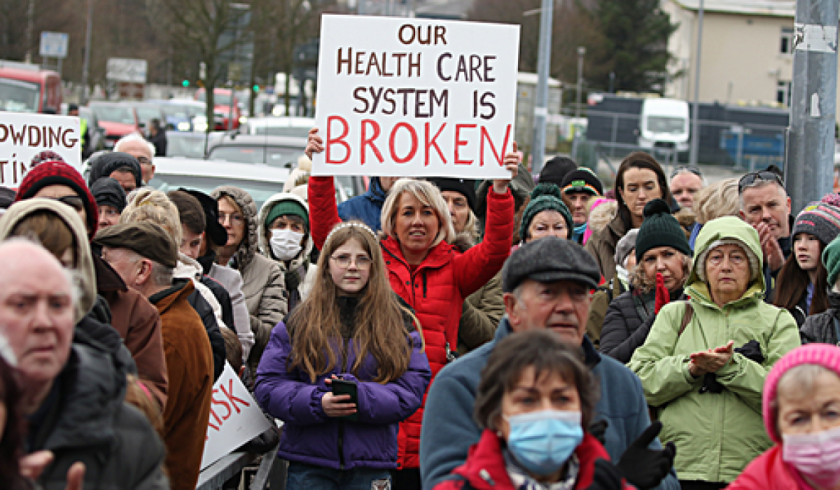 'Staff are exhausted, they are ready to collapse', hospital protest ...
