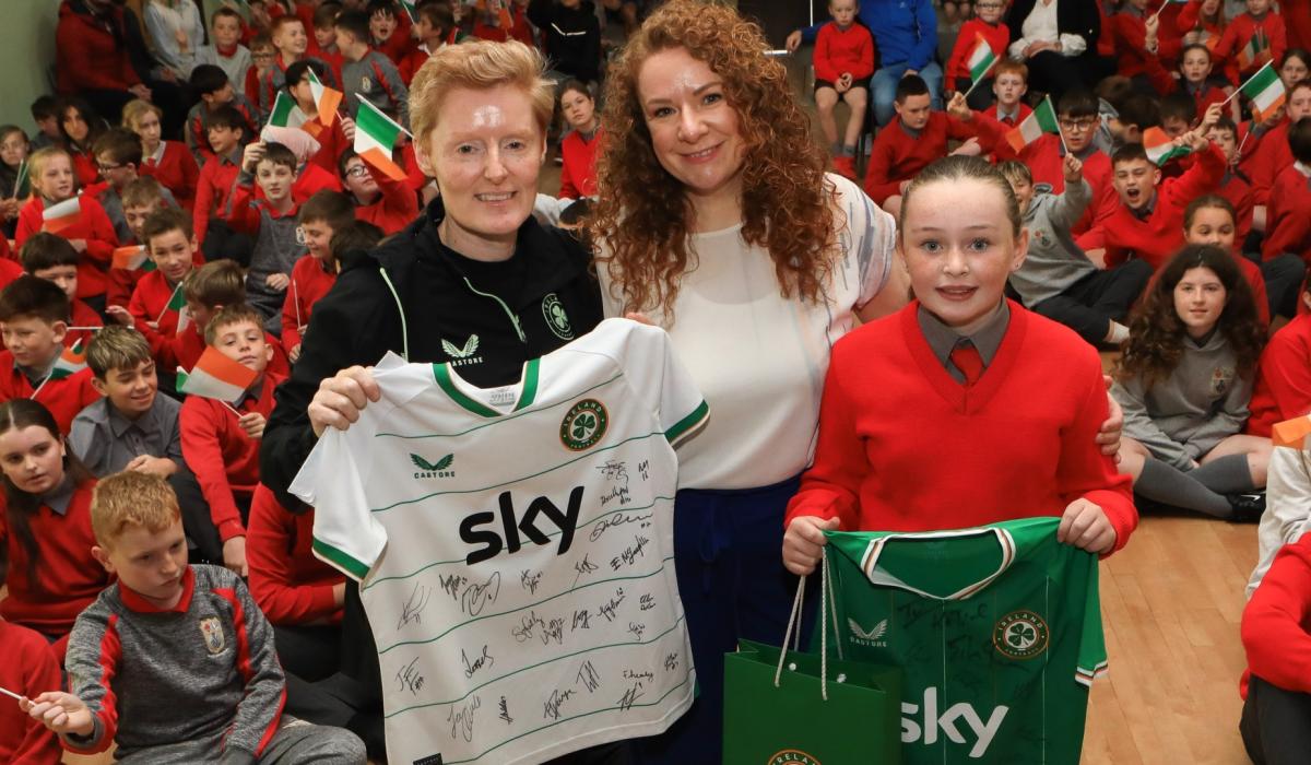 Ireland manager Eileen Gleeson visits Buncrana schoolgirl who sent her ...