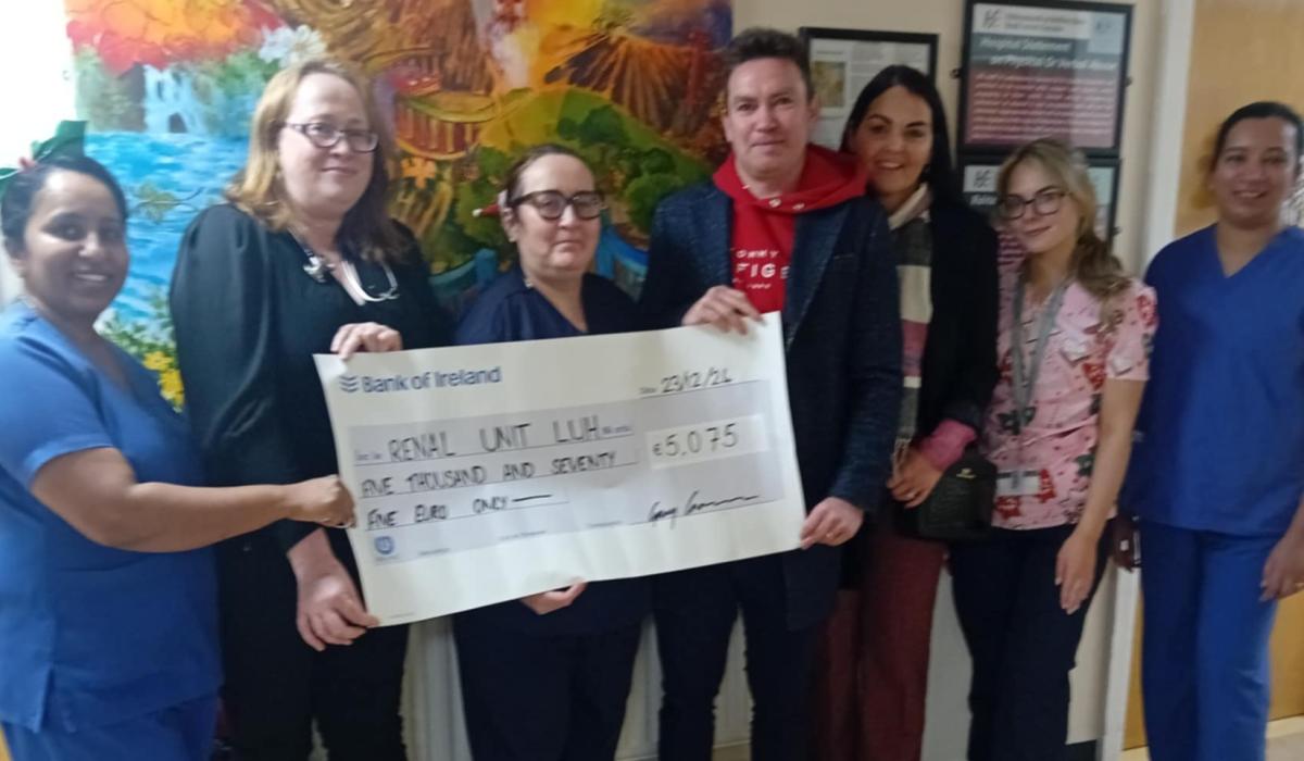 Killea man Gary Crossan hands renal unit over €5,000 in memory of Gerry ...