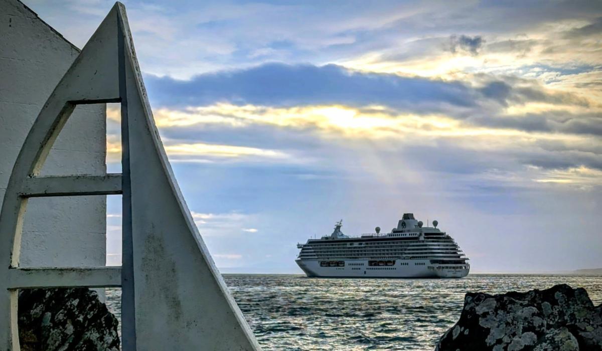Cruise ship carrying 1,000 passengers unable to dock at Greencastle due to bad weather - Donegal ...