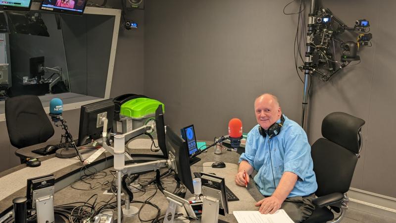 Documentary tunes into Donegal’s 1980s pirate radio stations - Donegal Live