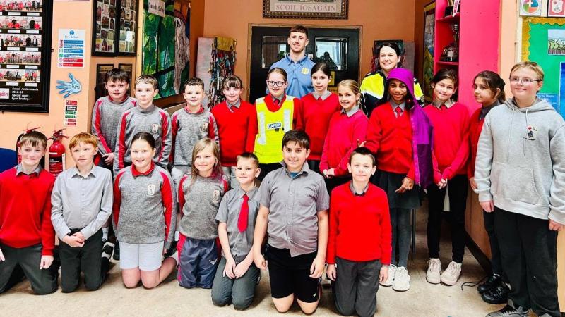 Gardaí Anne McGreal and Shaun Patton visit Scoil Íosagáin in Buncrana ...